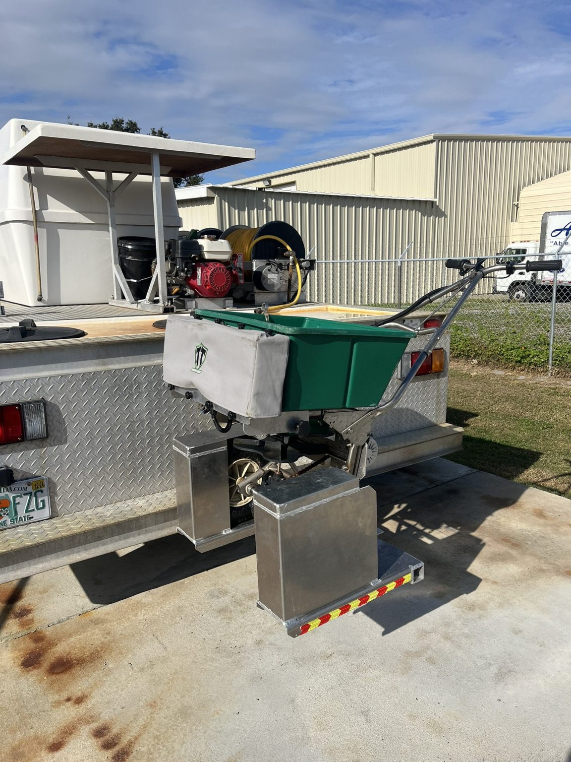 FERTILIZER SPREADER CARRIER – Titan Turf Equipment